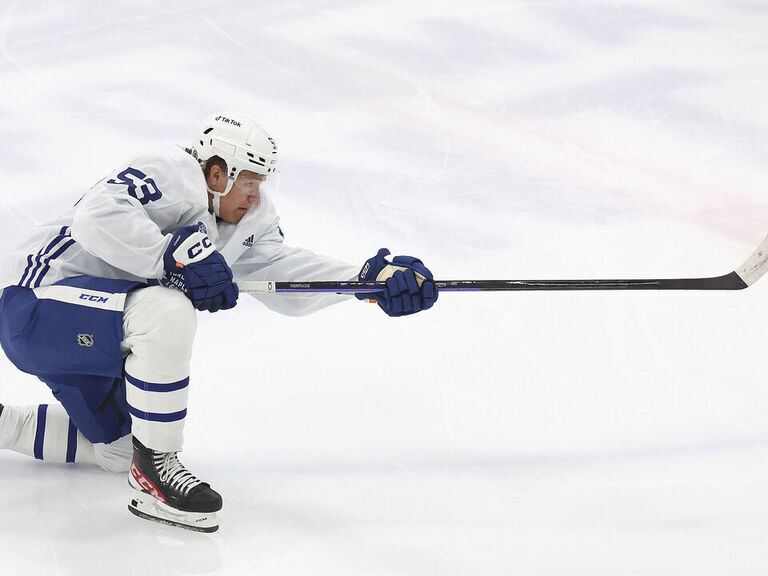 Leafs sign 2023 1st-rounder Easton Cowan to entry-level deal | theScore.com