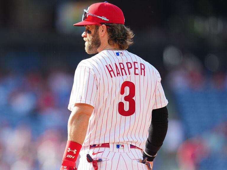 Phillies' Harper day-to-day after leaving game with back spasms ...
