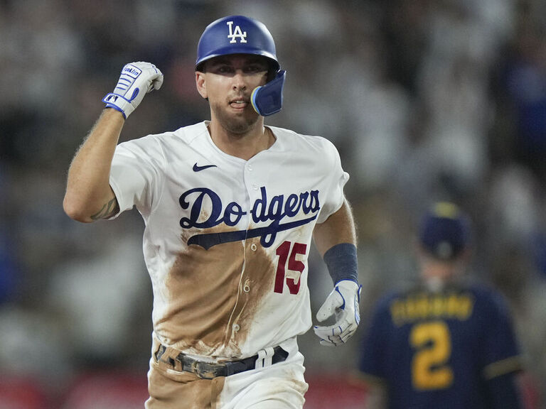 Dodgers beat Brewers, win 11th straight on Barnes' drought-busting HR ...