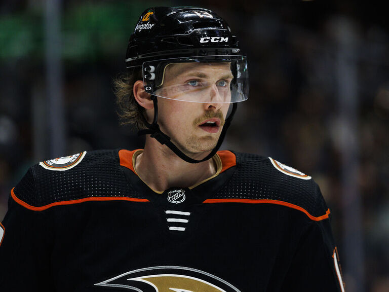 Maple Leafs ink Benoit to 1-year deal | theScore.com