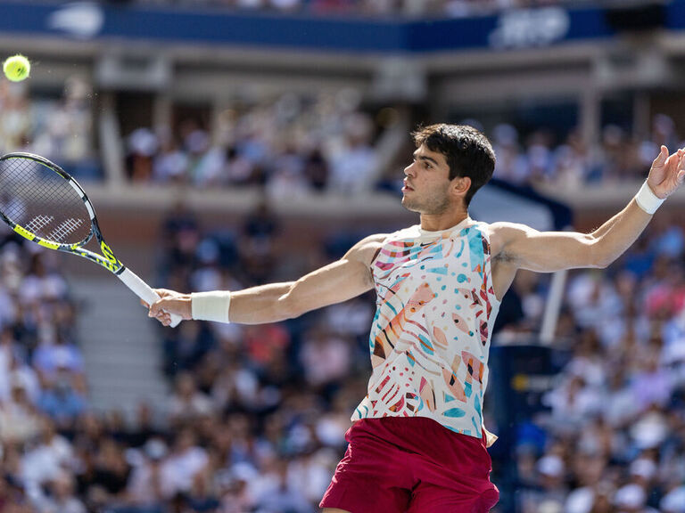 Alcaraz produces highlights, smiles during US Open win over Evans ...
