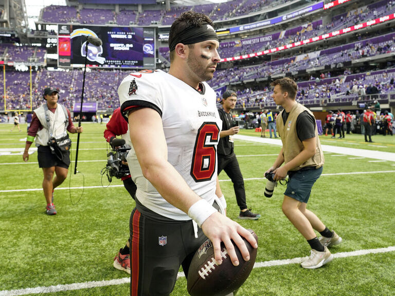 Mayfield figured out Vikings' hand signals in Bucs' Week 1 victory | theScore.com