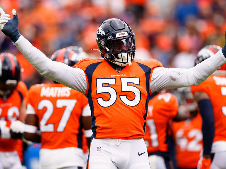 Report: Broncos' Clark week-to-week with hip injury | theScore.com