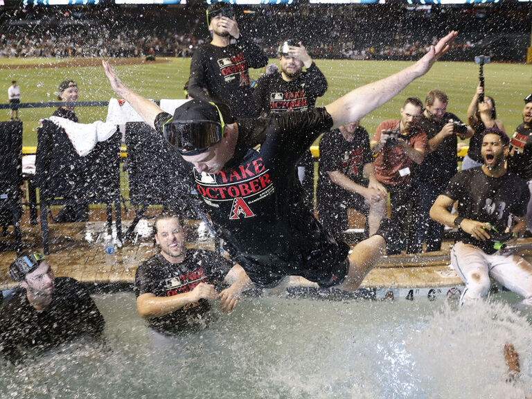 D-Backs land 1st playoff berth since 2017, eliminate Reds | theScore.com
