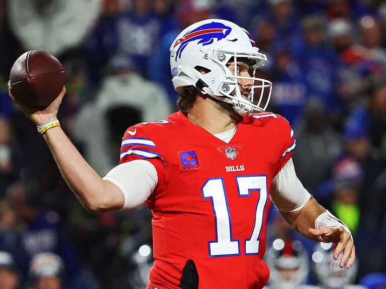 Josh Allen gets throwing shoulder checked after SNF win vs. Giants ...