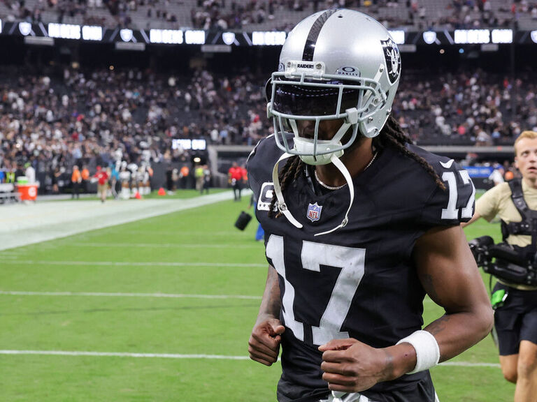Raiders' Adams unhappy with lack of targets amid 2-game win streak ...