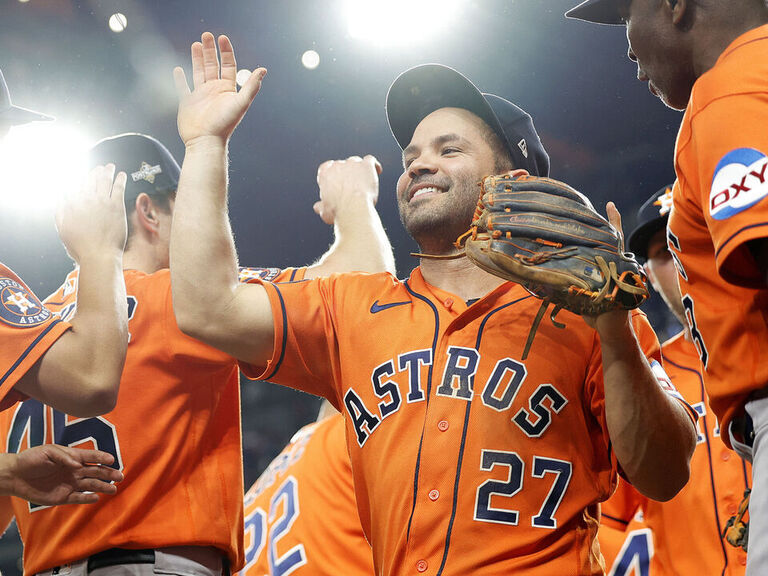 Astros sign Altuve to 5-year extension for reported $125M | theScore.com