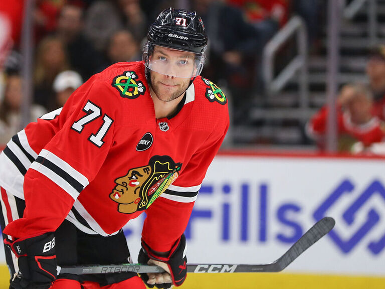 Blackhawks' Hall week-to-week again after aggravating shoulder injury ...