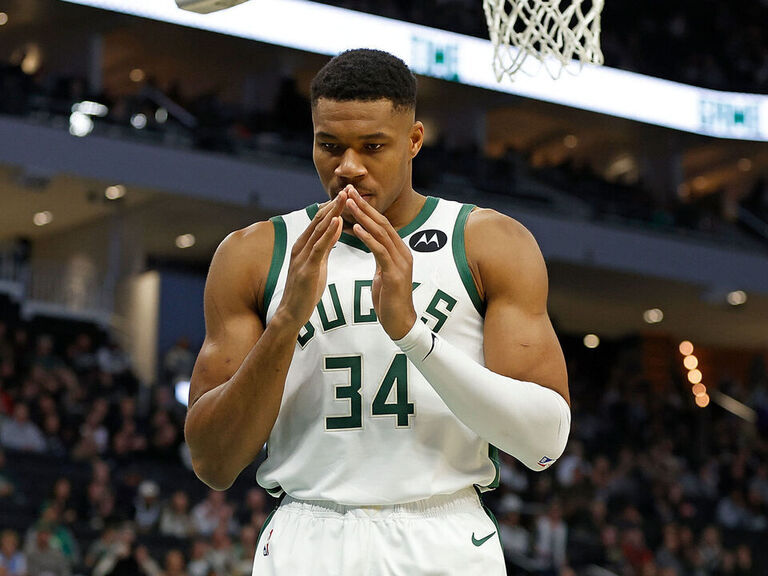 Bucks sign Giannis to reported 3-year, $186M max extension | theScore.com