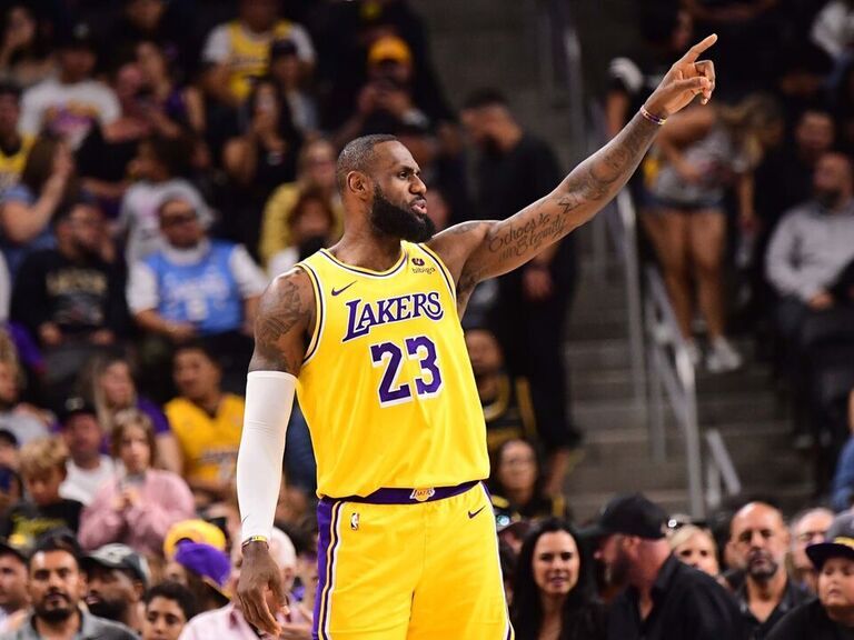 LeBron likens Lakers' early offensive struggles to Steelers | theScore.com