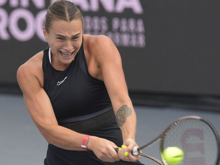 Sabalenka finishes off rain-interrupted win over Rybakina at WTA Finals ...