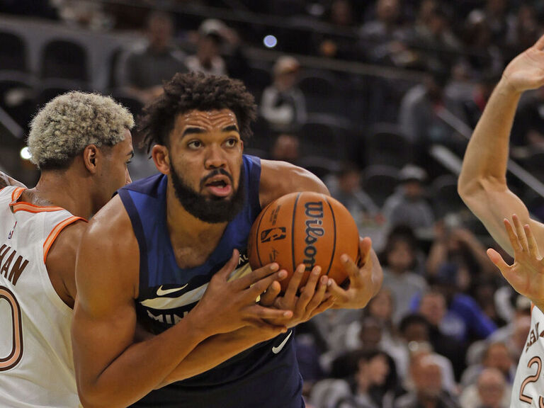 Towns, T-Wolves hold off Wemby, Spurs for 5th straight victory ...