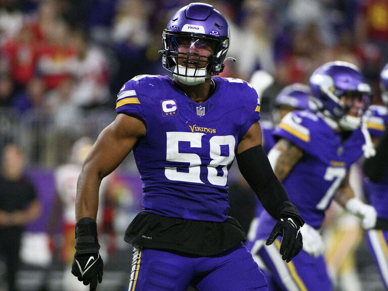 Vikings' Hicks taken to hospital, undergoes procedure for shin injury ...