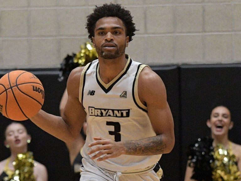 Bryant stuns No. 10 Florida Atlantic for 1st victory over ranked ...