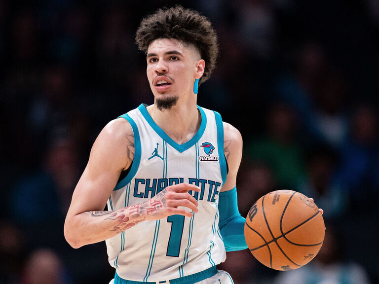 Hornets rally from 19-point deficit to hand Wizards their 7th straight ...