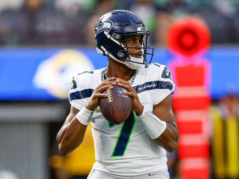 Geno Smith starts Thanksgiving game vs. 49ers despite elbow injury ...