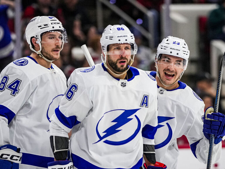 Lightning score 8 goals on 14 shots in rout of Hurricanes | theScore.com