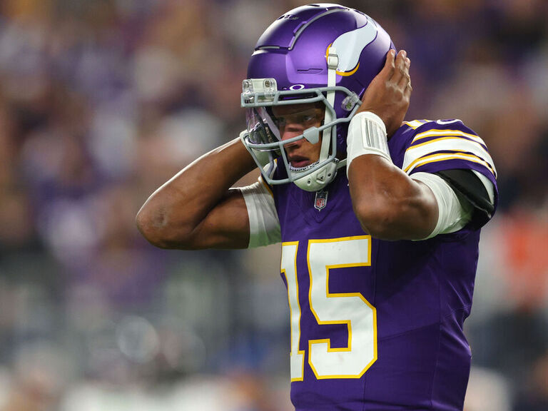 Vikings won't commit to Dobbs as starter after bye week | theScore.com