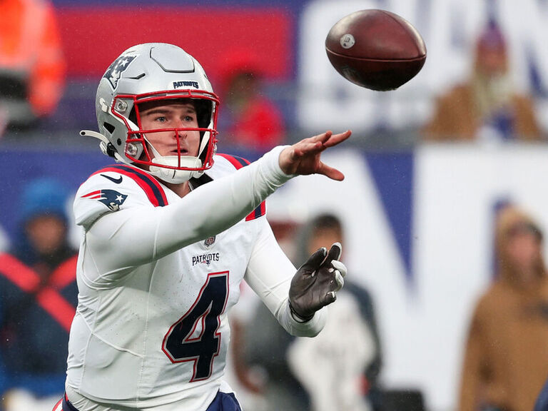 Zappe, Cunningham only Pats QBs to throw during practice | theScore.com