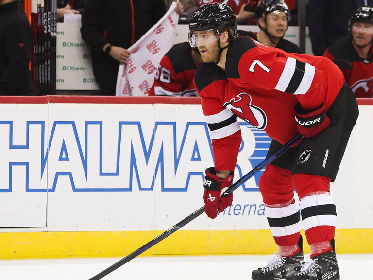 Devils' Hamilton out indefinitely with torn pectoral muscle | theScore.com