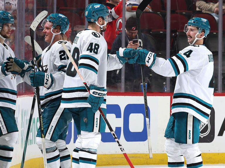 Sharks score 6 goals on 18 shots to down Devils in 1st road win of ...