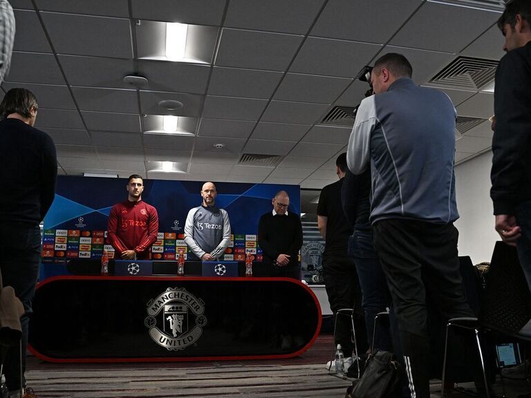 Man United ban journalists from news conference after stories about Ten ...