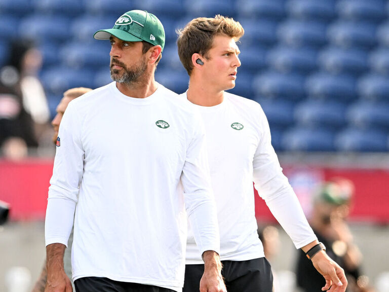 Rodgers defends Wilson, says starting rumor QB didn't want to play is 'chickenshit' | theScore.com