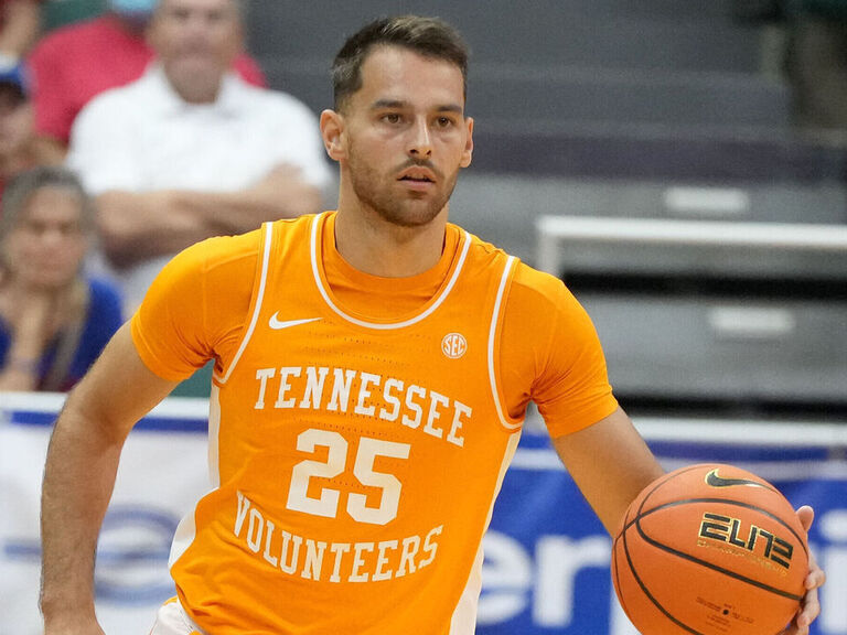 No. 17 Tennessee rolls past George Mason to end 3-game skid | theScore.com