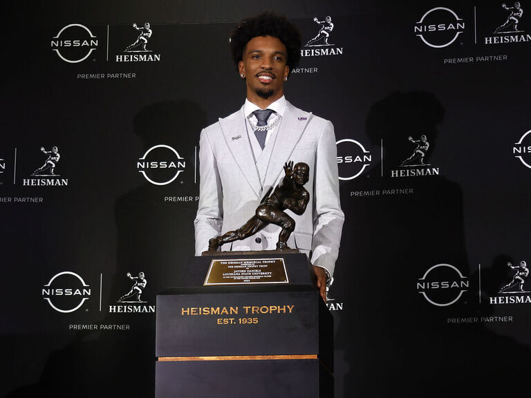 Jayden Daniels wins 2023 Heisman Trophy | theScore.com