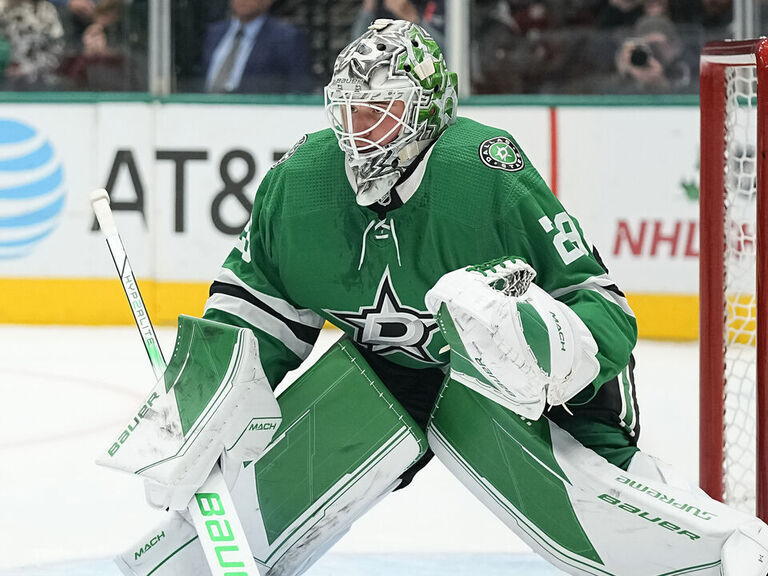 Stars' Oettinger sustains lower-body injury vs. Senators | theScore.com
