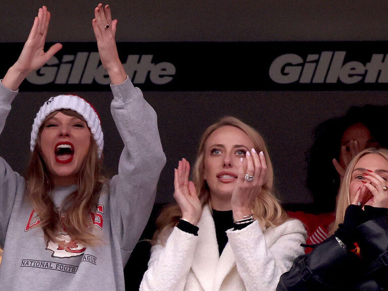 Chiefs beat Patriots 27-17 to thrill Taylor Swift, Swifties in crowd ...