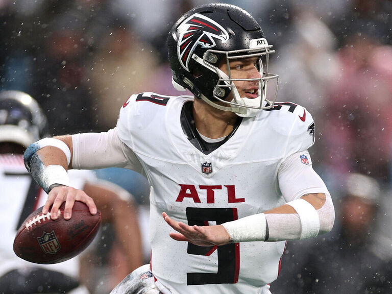 Falcons' Smith undecided on starting QB ahead of game vs. Colts ...