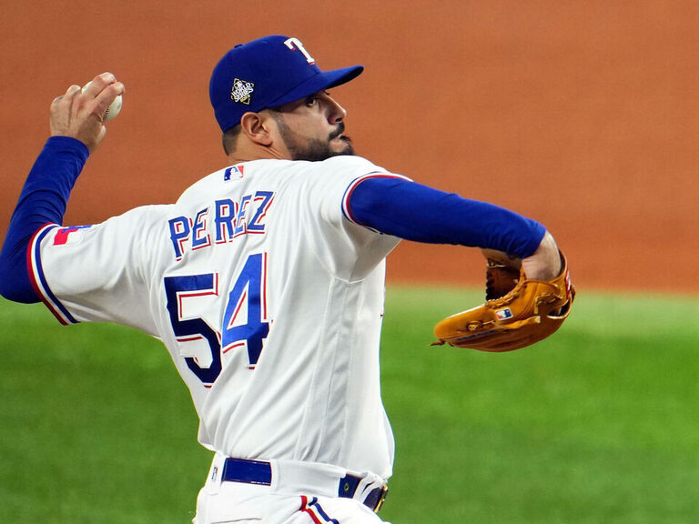 Report: Pirates, Martín Pérez agree to 1-year, $8M deal | theScore.com