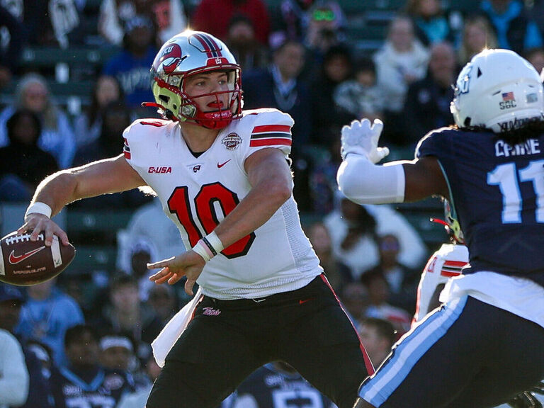 Western Kentucky fights back to edge Old Dominion in Famous Toastery Bowl | theScore.com