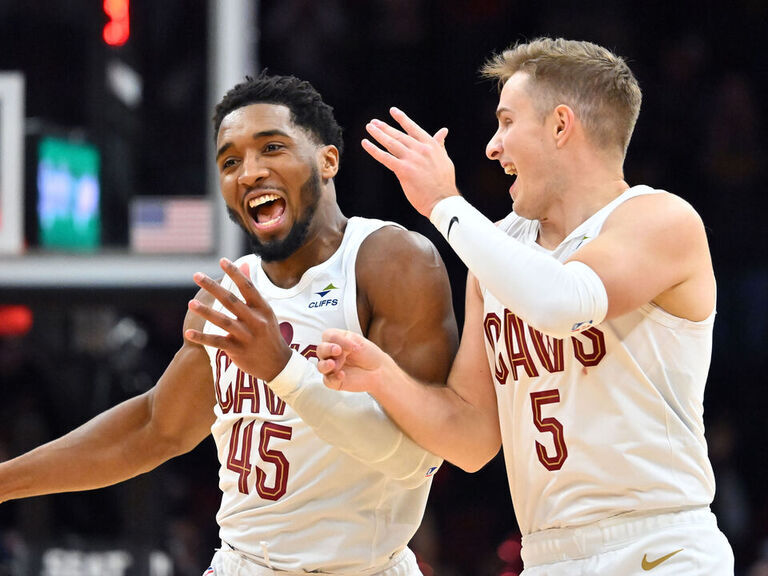 Donovan Mitchell has 37 points, Cavaliers beat Rockets 135-130 for ...