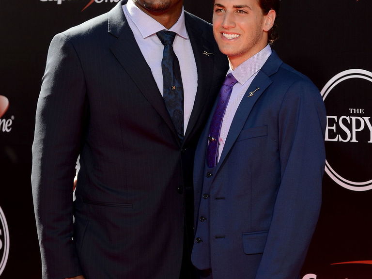 Michael Sam gives emotional speech after accepting Arthur Ashe Award at ...