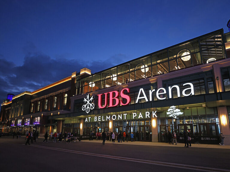 Islanders debut pond hockey rinks outside UBS Arena | theScore.com