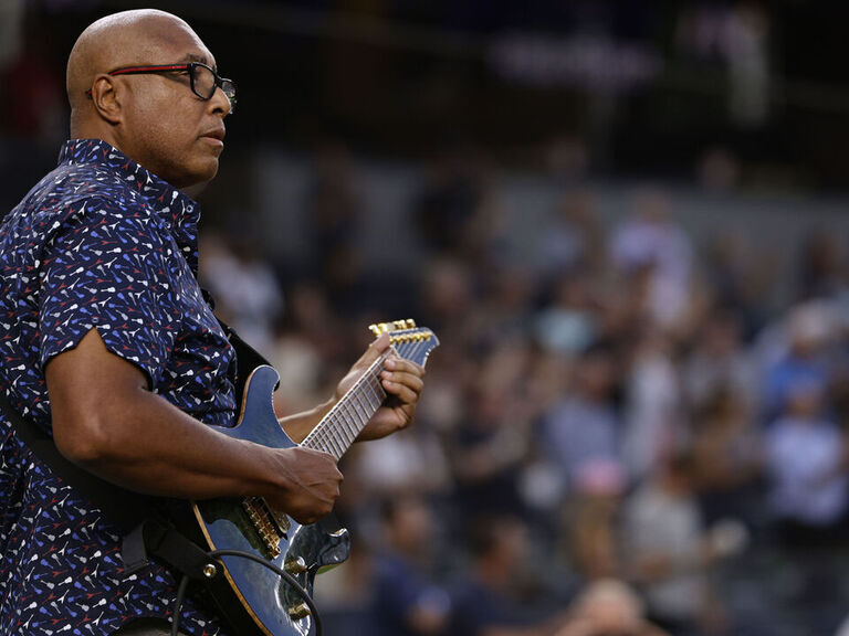 Yankees great Bernie Williams to play New York Philharmonic in April ...