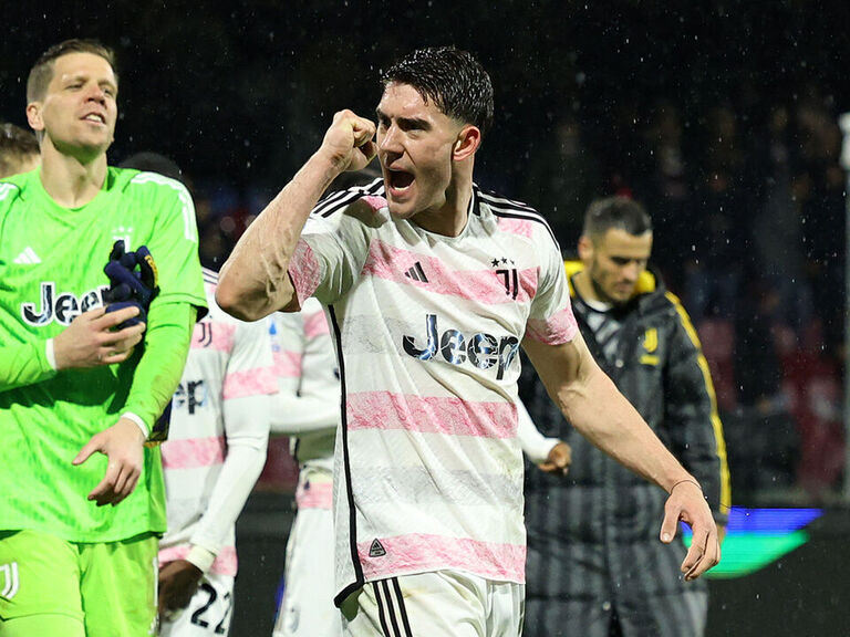 Serie A roundup: Vlahovic fires Juve to comeback win, Napoli's misery ...