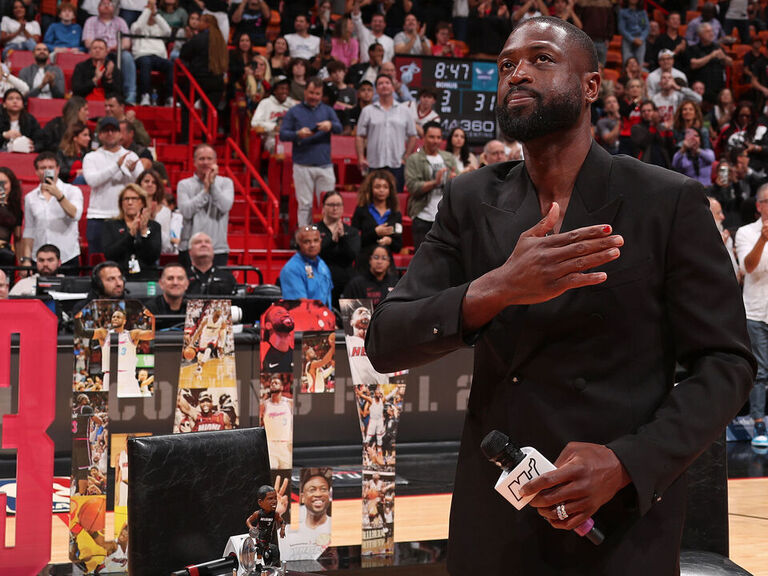 Heat to honor D-Wade with bronze statue | theScore.com