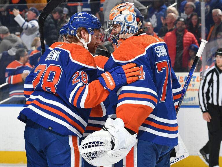 Oilers beat skidding Leafs for team-record 11th straight win | theScore.com