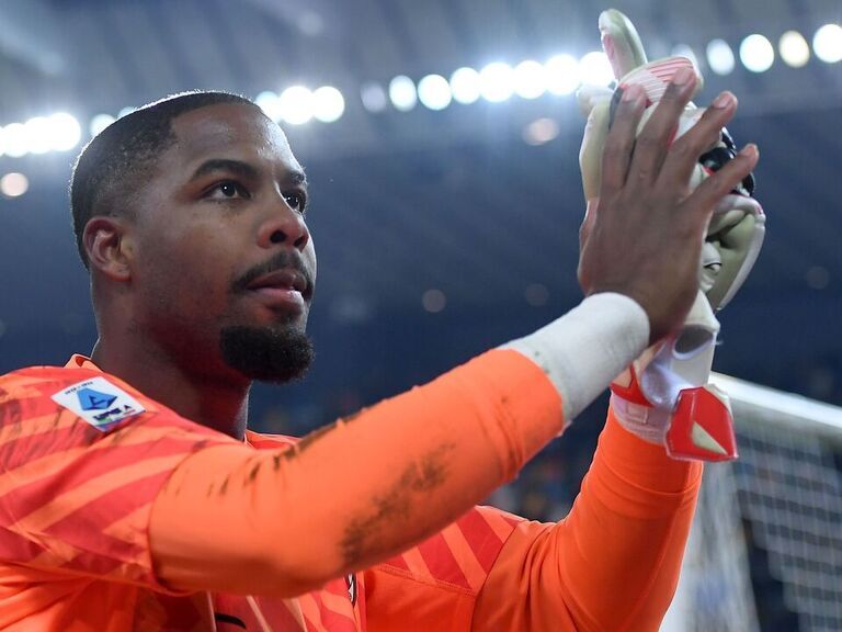 4 more Udinese fans banned for racially abusing Milan's Maignan | theScore.com