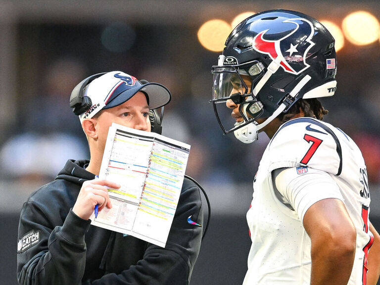 Report: Slowik staying with Texans despite HC interviews | theScore.com