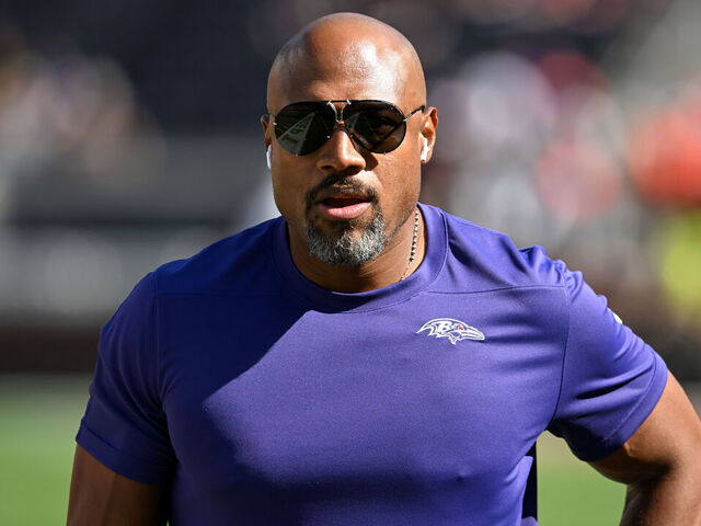 Dolphins hire Ravens assistant Weaver as new DC | theScore