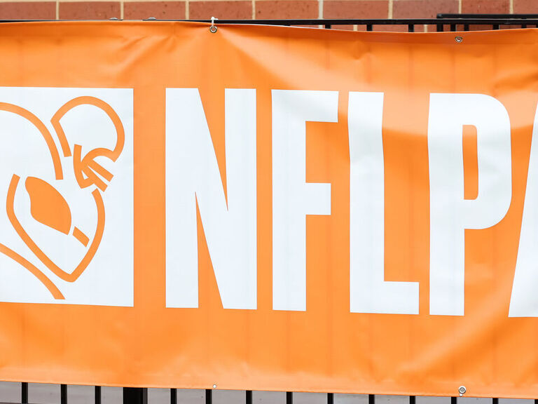 NFLPA: 92% of players want grass fields over turf | theScore.com