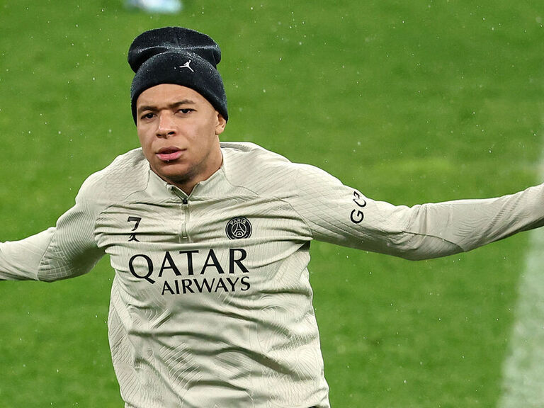 Mbappe back training with PSG before Champions League match | theScore.com