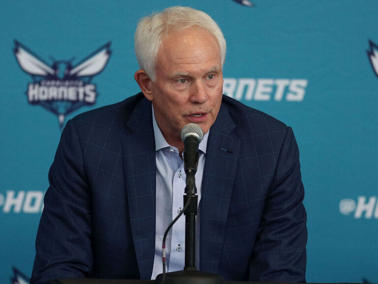 Hornets president Kupchak stepping down | theScore.com