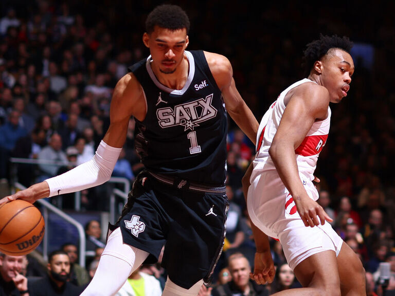 Wemby's 10-block triple-double helps Spurs crush Raptors | theScore.com