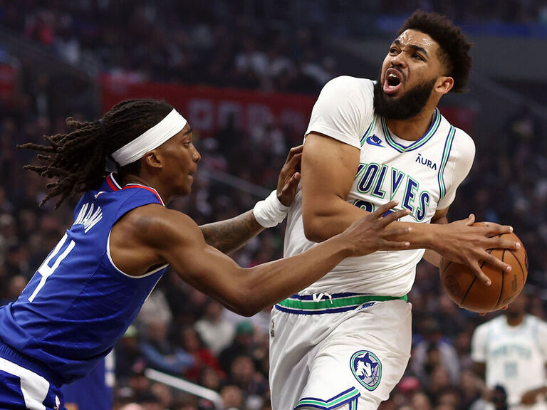 Towns helps T-Wolves rally in 2nd half for victory over Clippers | theScore.com