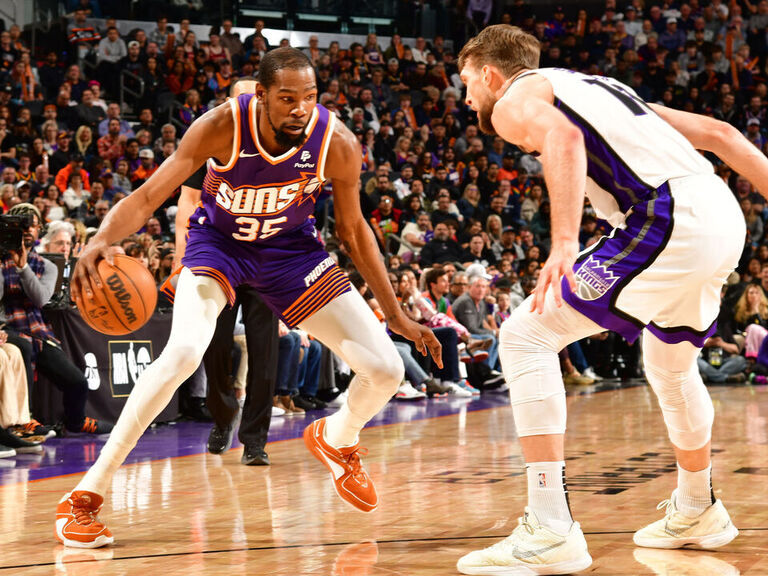 Durant drops 28, Booker adds 25 as Suns beat Kings | theScore.com